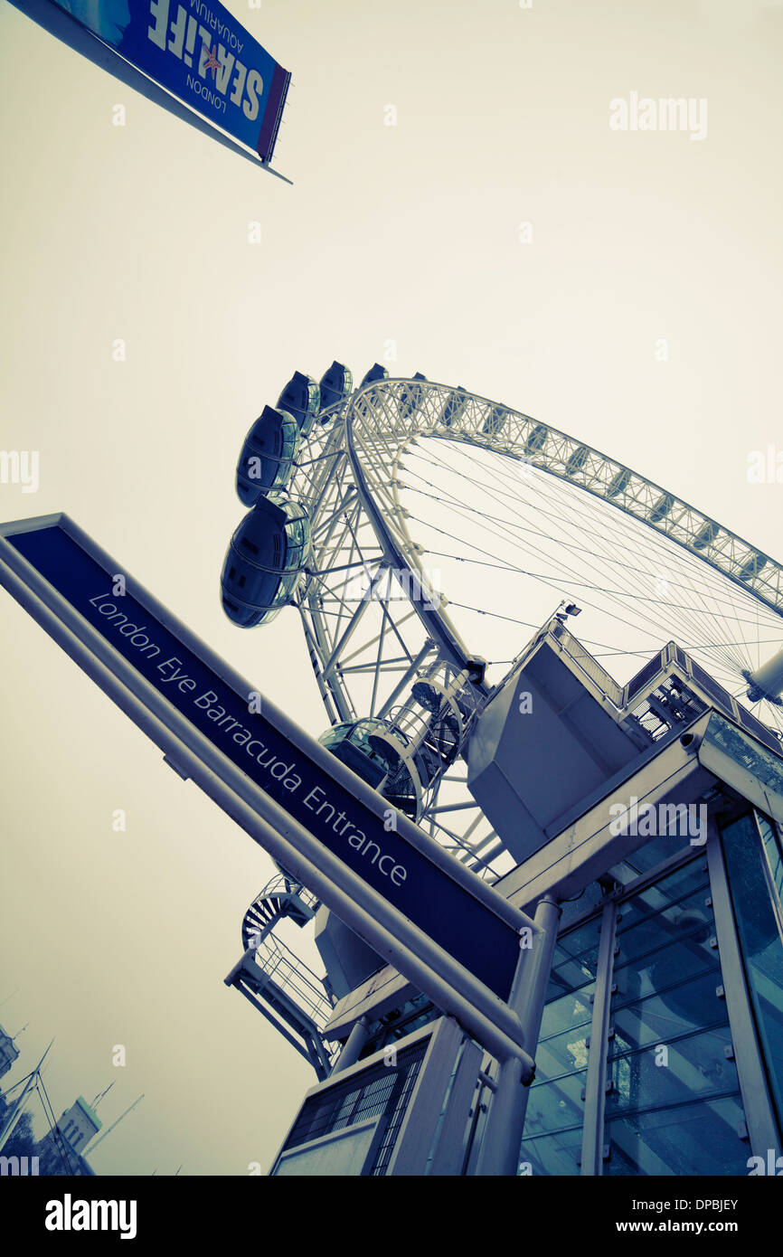 London eye entrance gate hi-res stock photography and images - Alamy