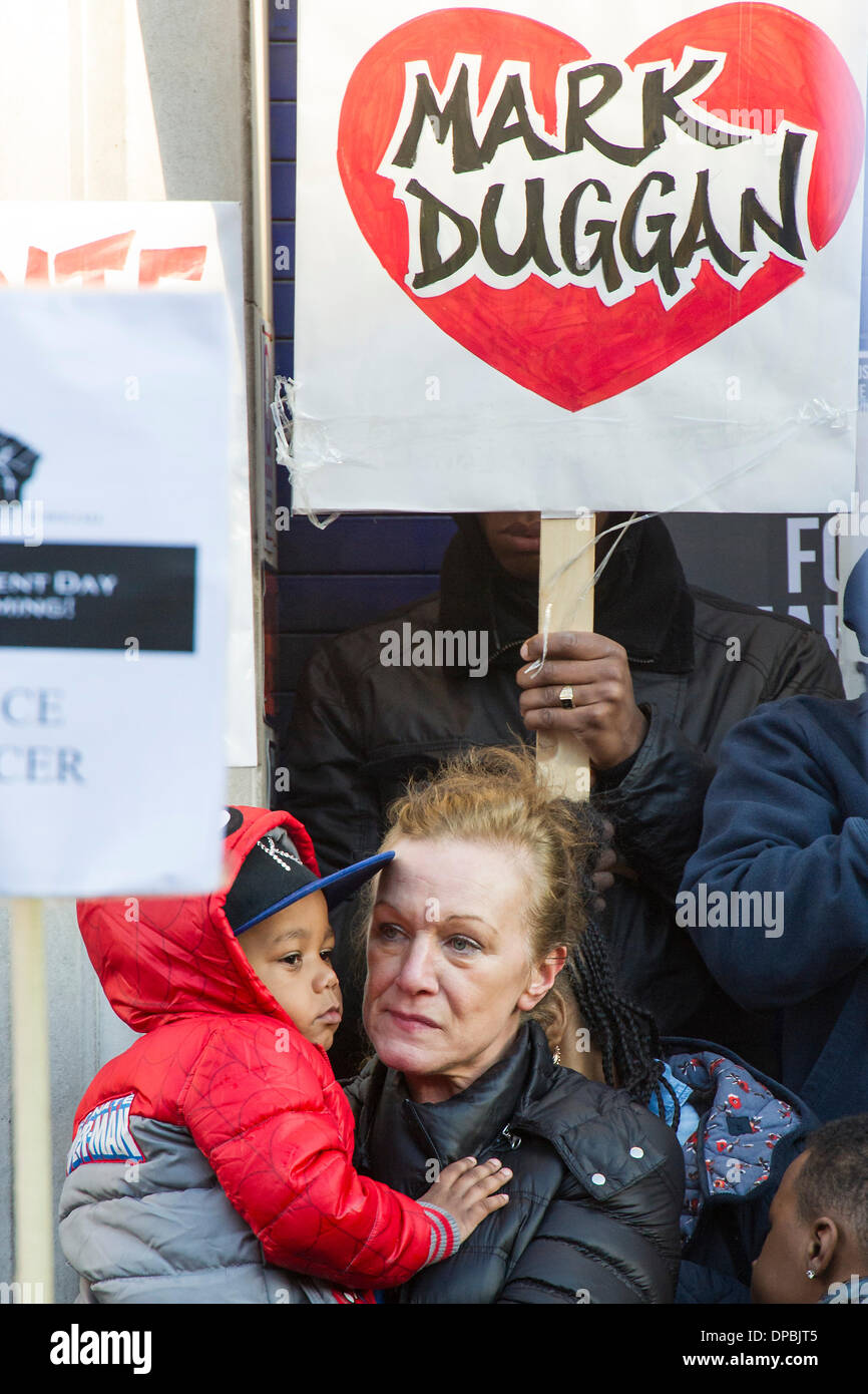 London, UK. 11th January 2014. Supporters of Mark Duggan’s family hold ...