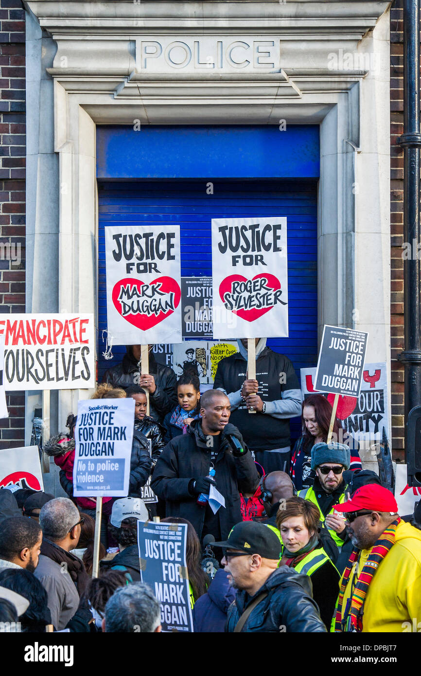 London, UK. 11th January 2014. Supporters of Mark Duggan’s family hold ...