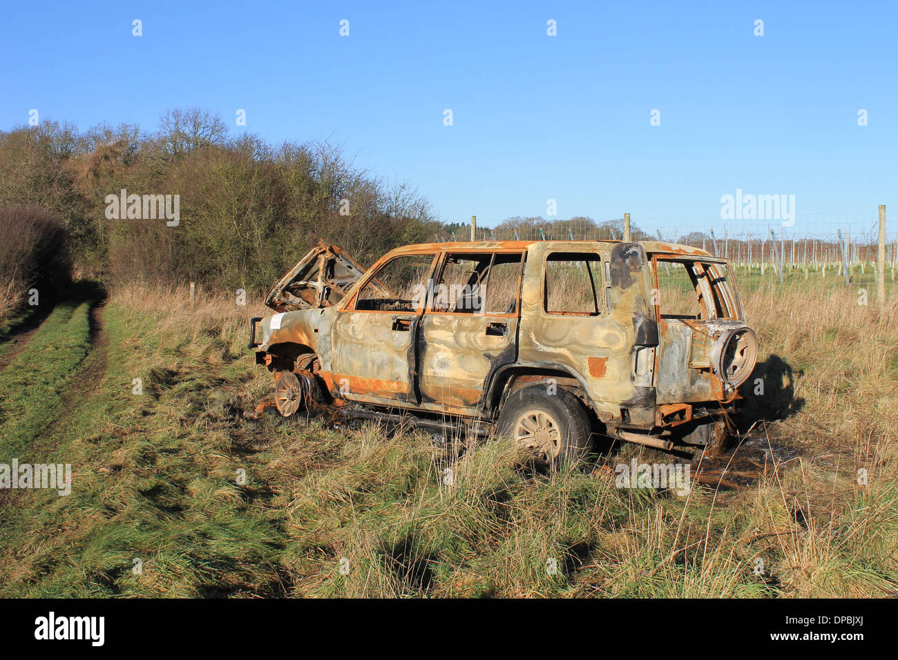 Burnt out range rover hi-res stock photography and images - Alamy