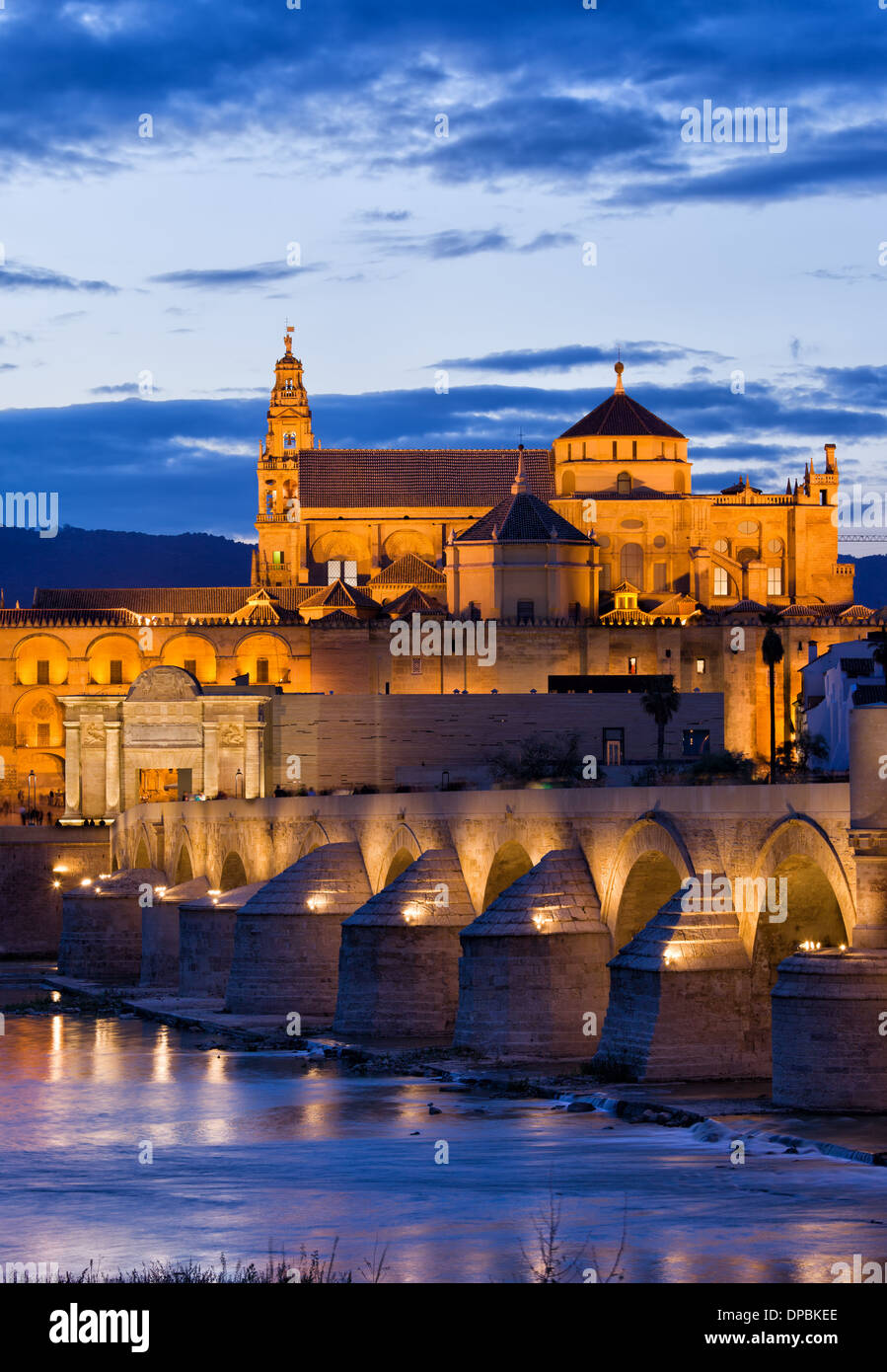 Roman Bridge (Puente Romano) over Guadalquivir river and Mosque ...