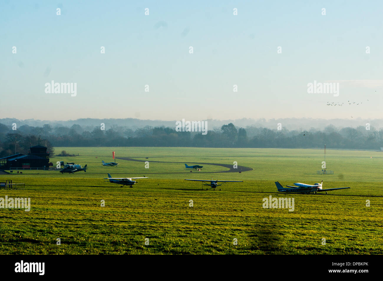 Airfield grass hi-res stock photography and images - Alamy