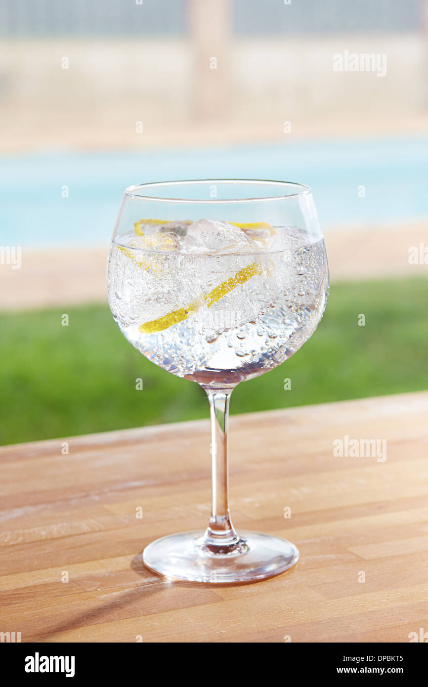 Poolside bar hi-res stock photography and images - Alamy