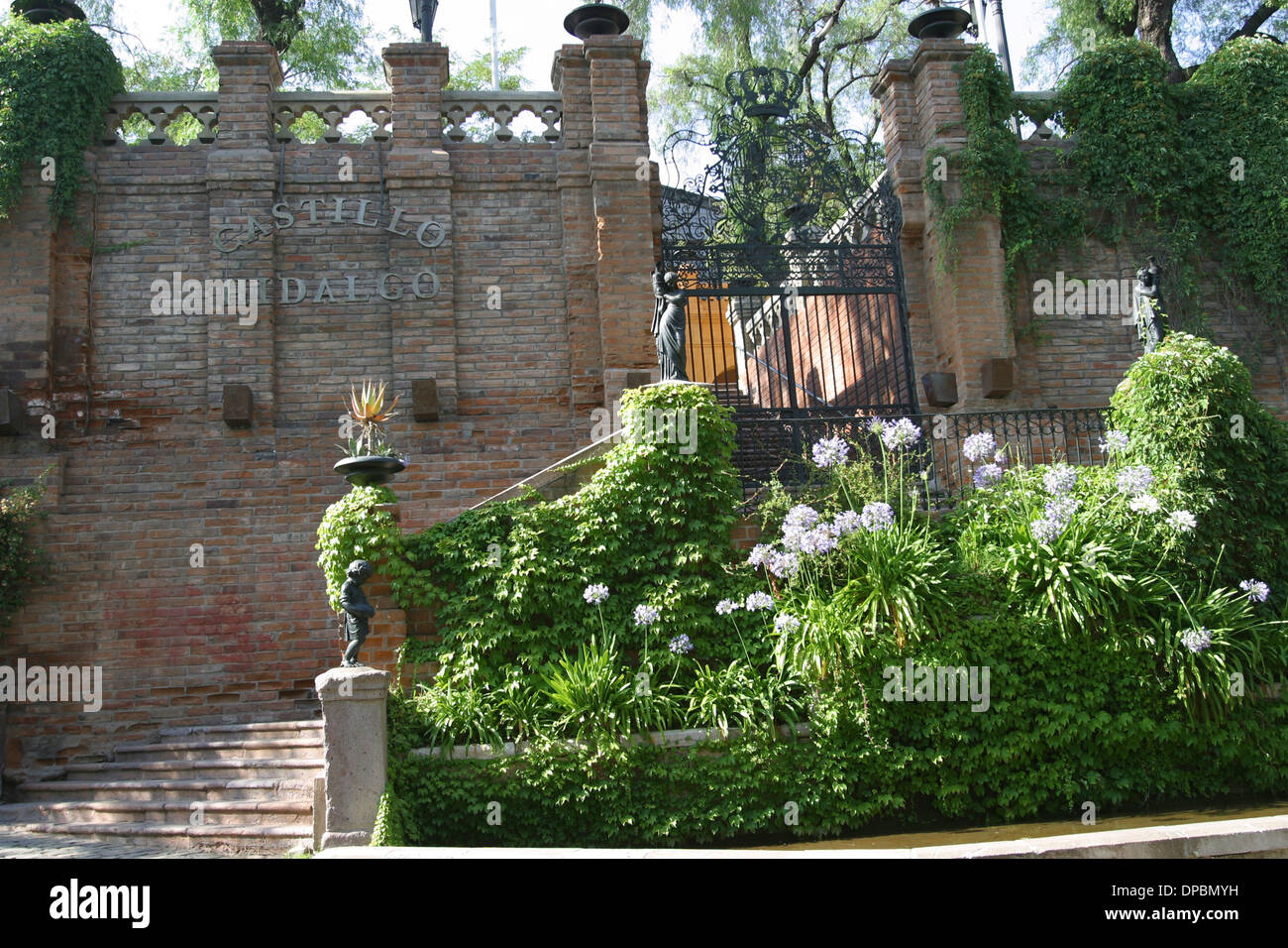 Castillo hidalgo is surrounded by gardens atop cerro santa lucia hi-res ...