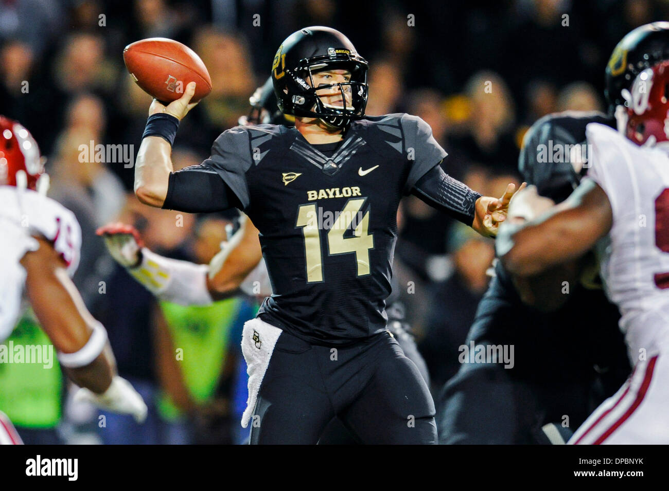 Waco, TX, USA. 7th Nov, 2013. Baylor Bears quarterback Bryce Petty (14 ...