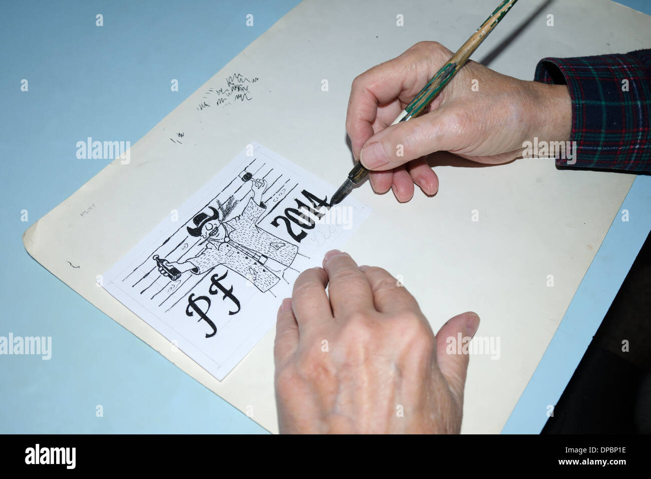 The old cartoonist hands drawing Stock Photo - Alamy