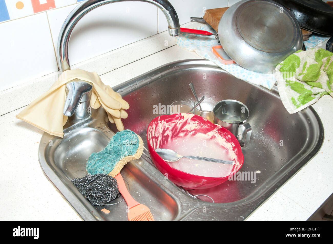 sink with prepared dishes to clean after use Stock Photo - Alamy