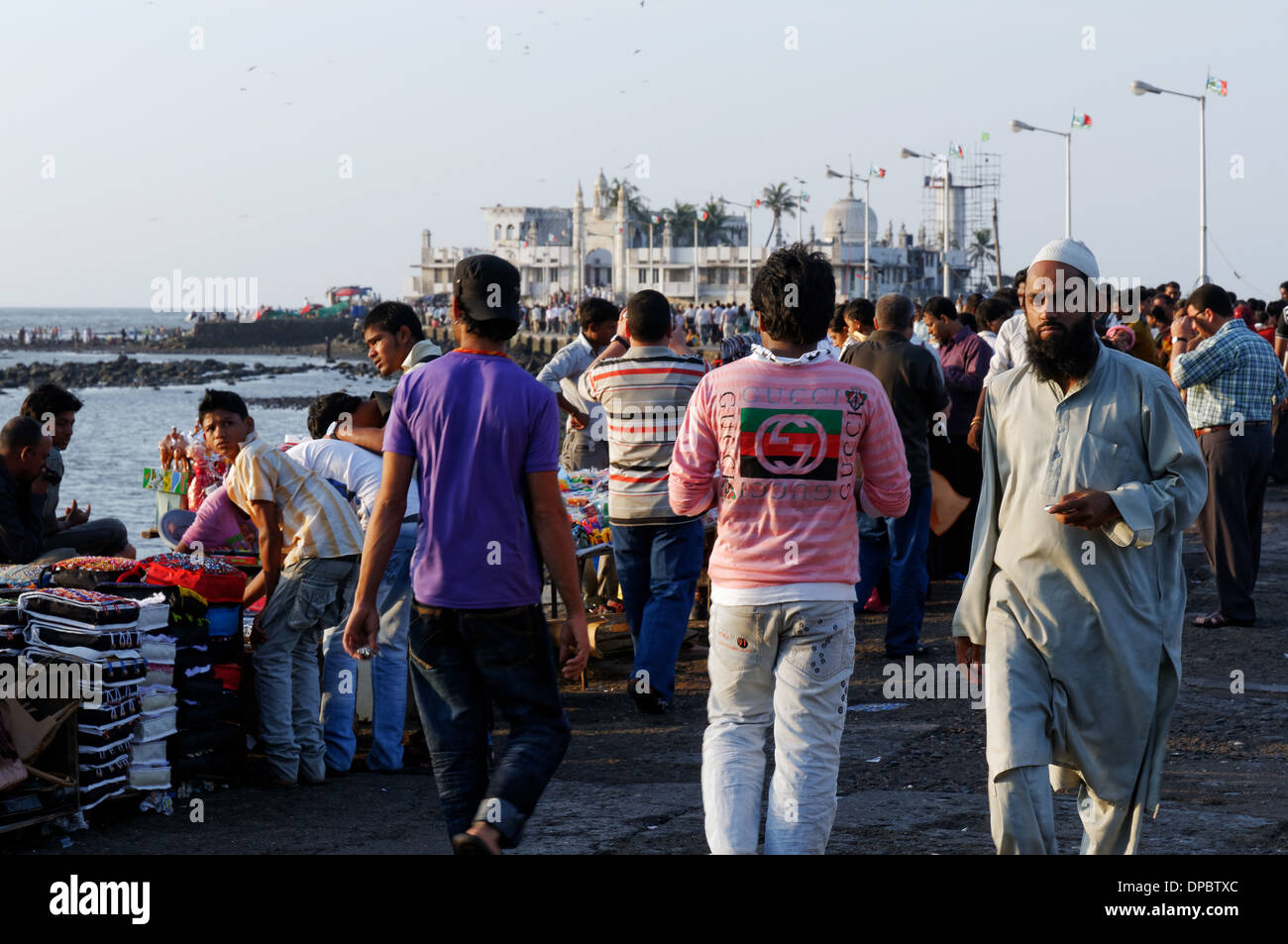 People crowd the causeway to Haji Ali Dargah mosque in Mumbai (Bombay ...