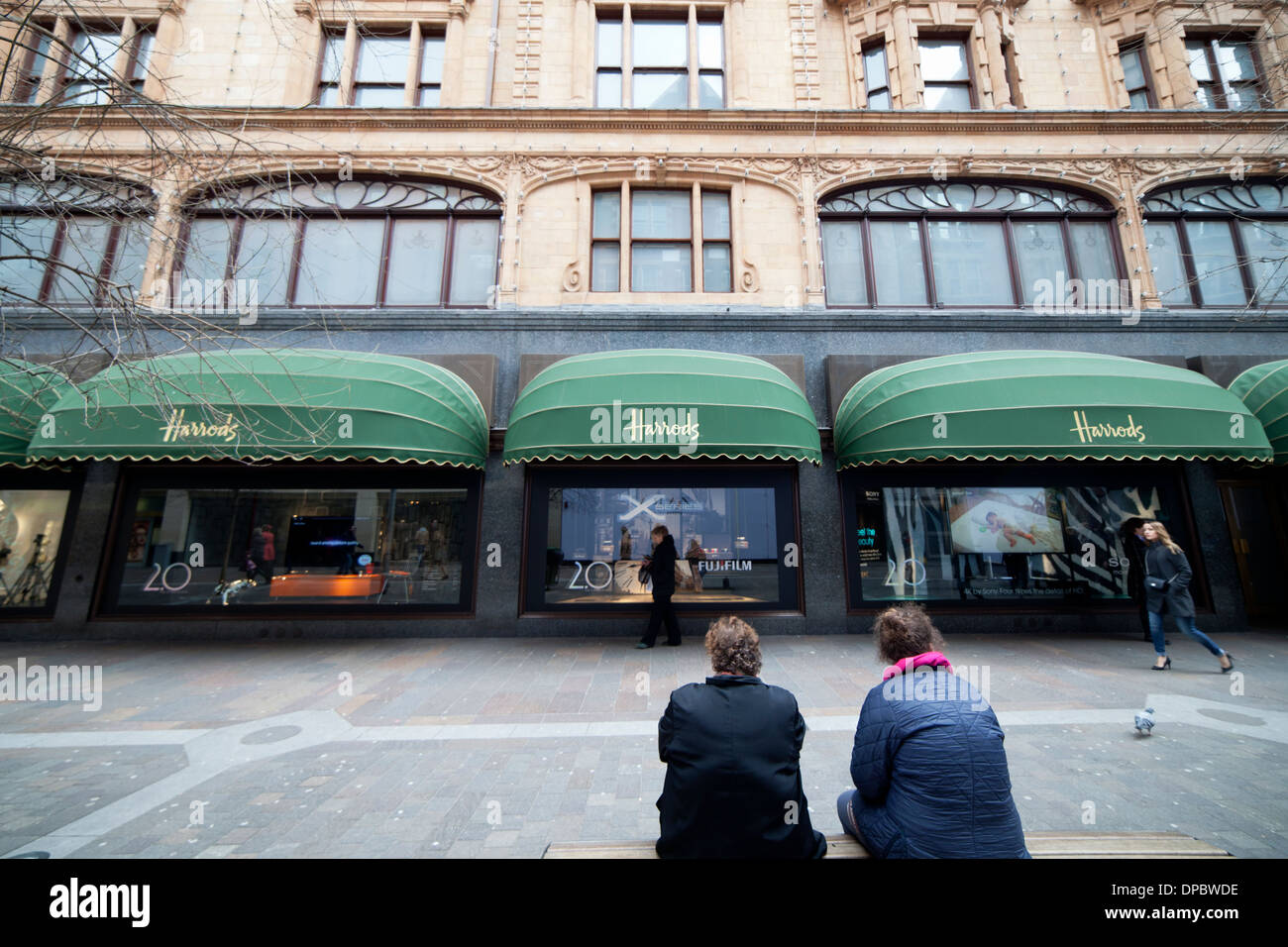 Harrods shop front hi-res stock photography and images - Alamy