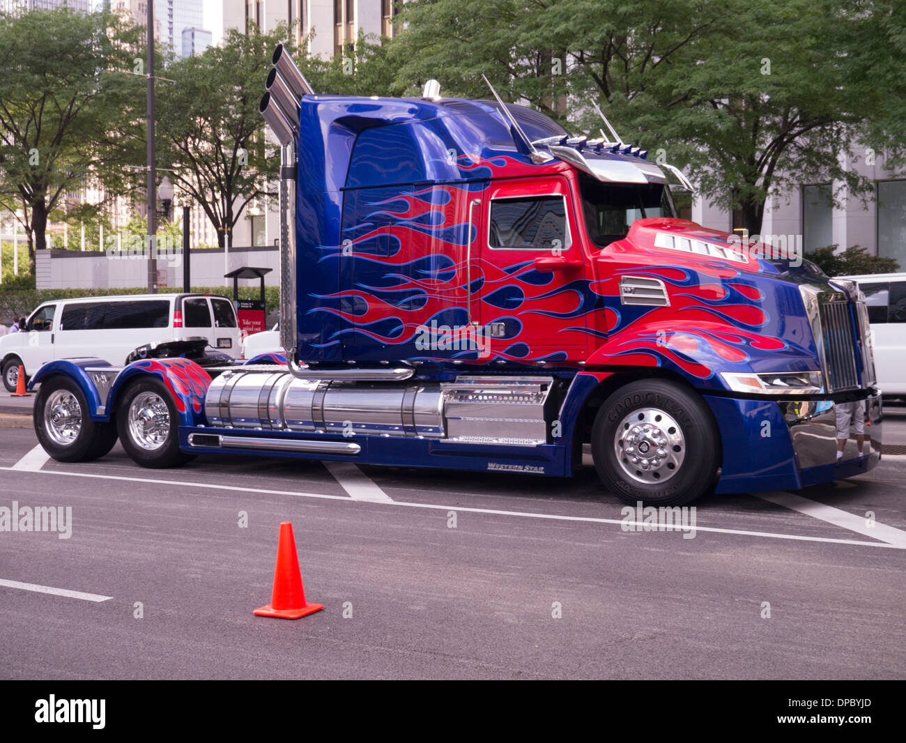 Vehicles in Chicago for the filming of Transformers 4 Stock Photo - Alamy