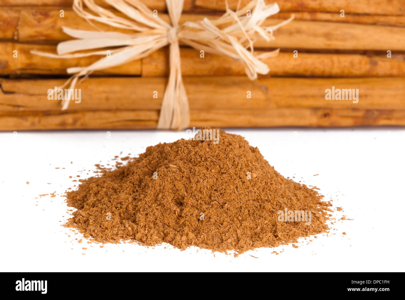 Ground cinnamon cinnamon sticks hi-res stock photography and images - Alamy