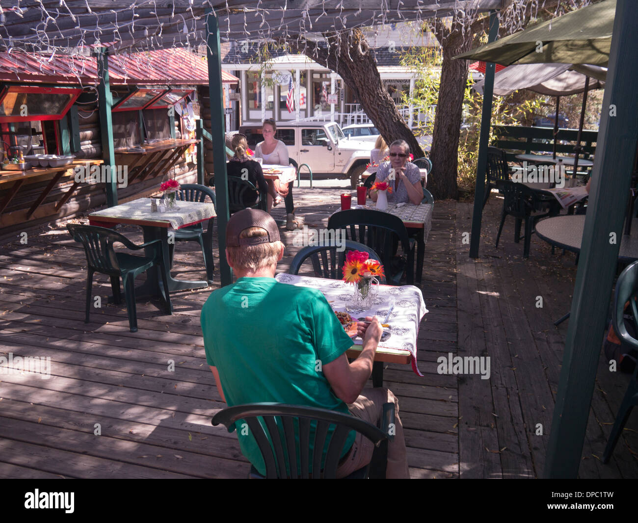 Outdoor eating hi-res stock photography and images - Alamy