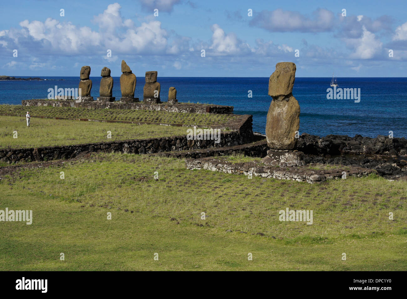 Ahu Vai Ure (five moai) and Ahu Tahai (one moai) at Tahai Ceremonial ...