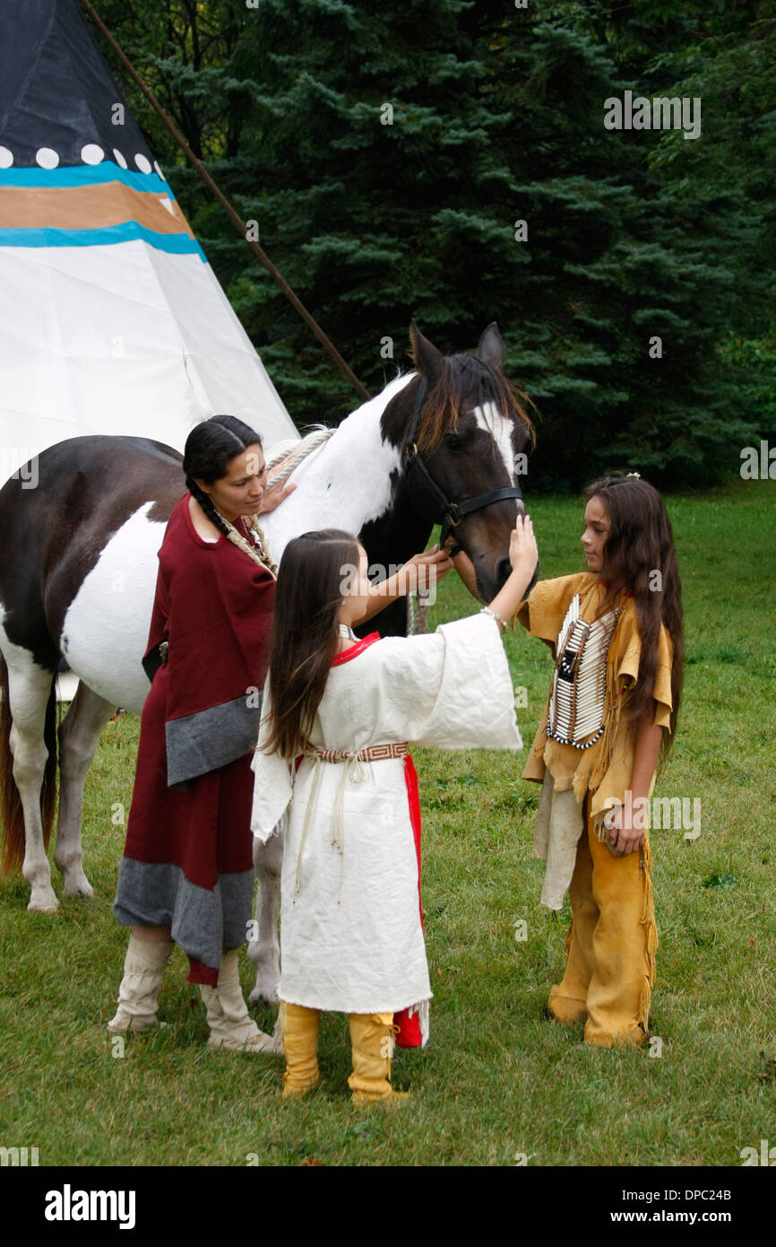 Sioux indians tepee hi-res stock photography and images - Alamy