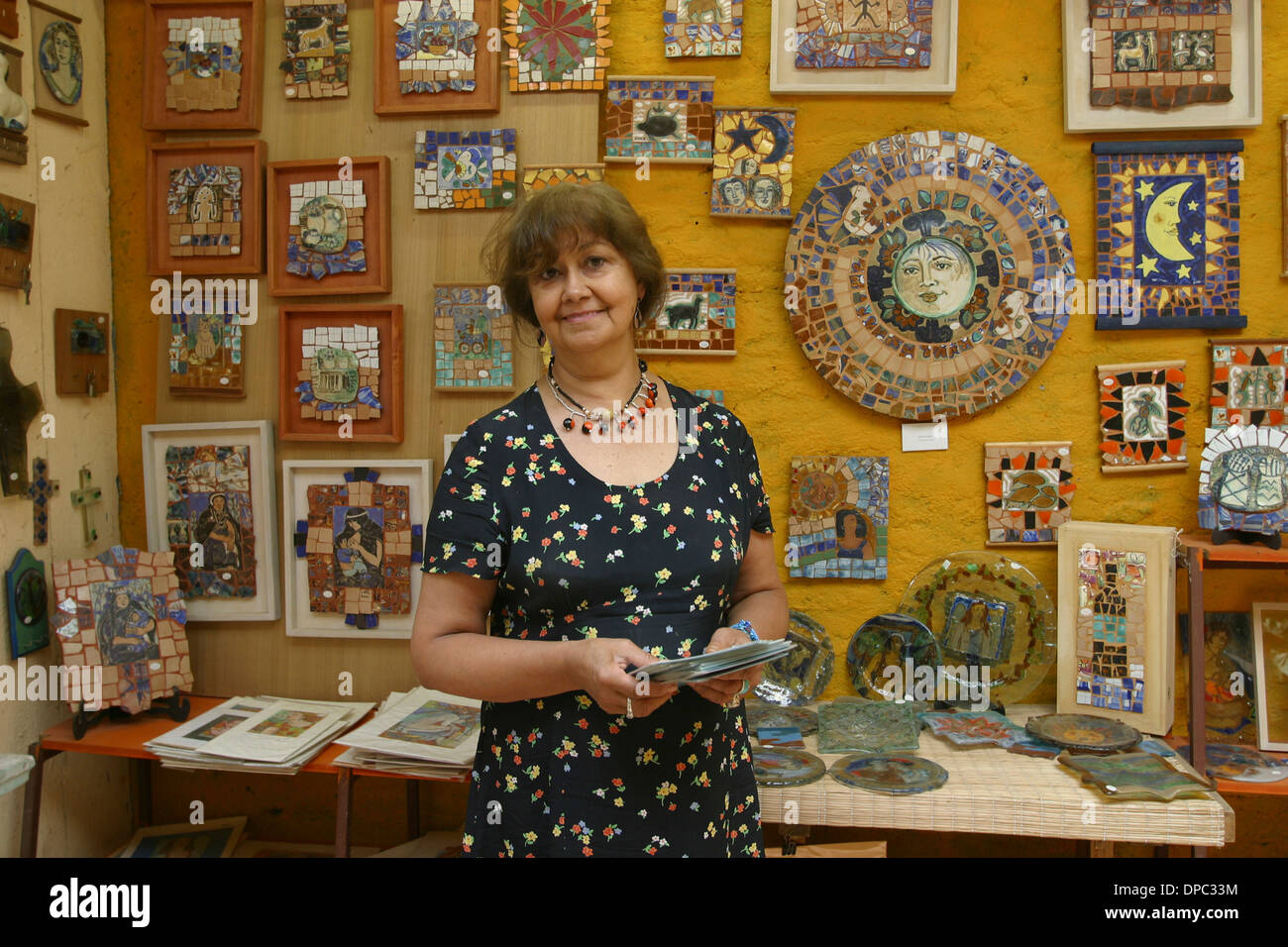 Edith Vera displays her unusual artwork at Pueblo de Artesans Los ...