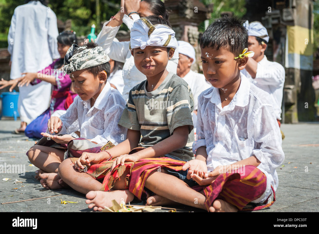 Asia children praying hi-res stock photography and images - Alamy