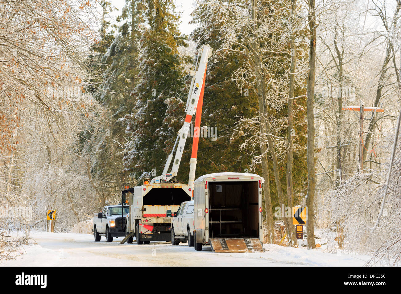 Restoring power in the aftermath of a winter storm in Southern Ontario ...