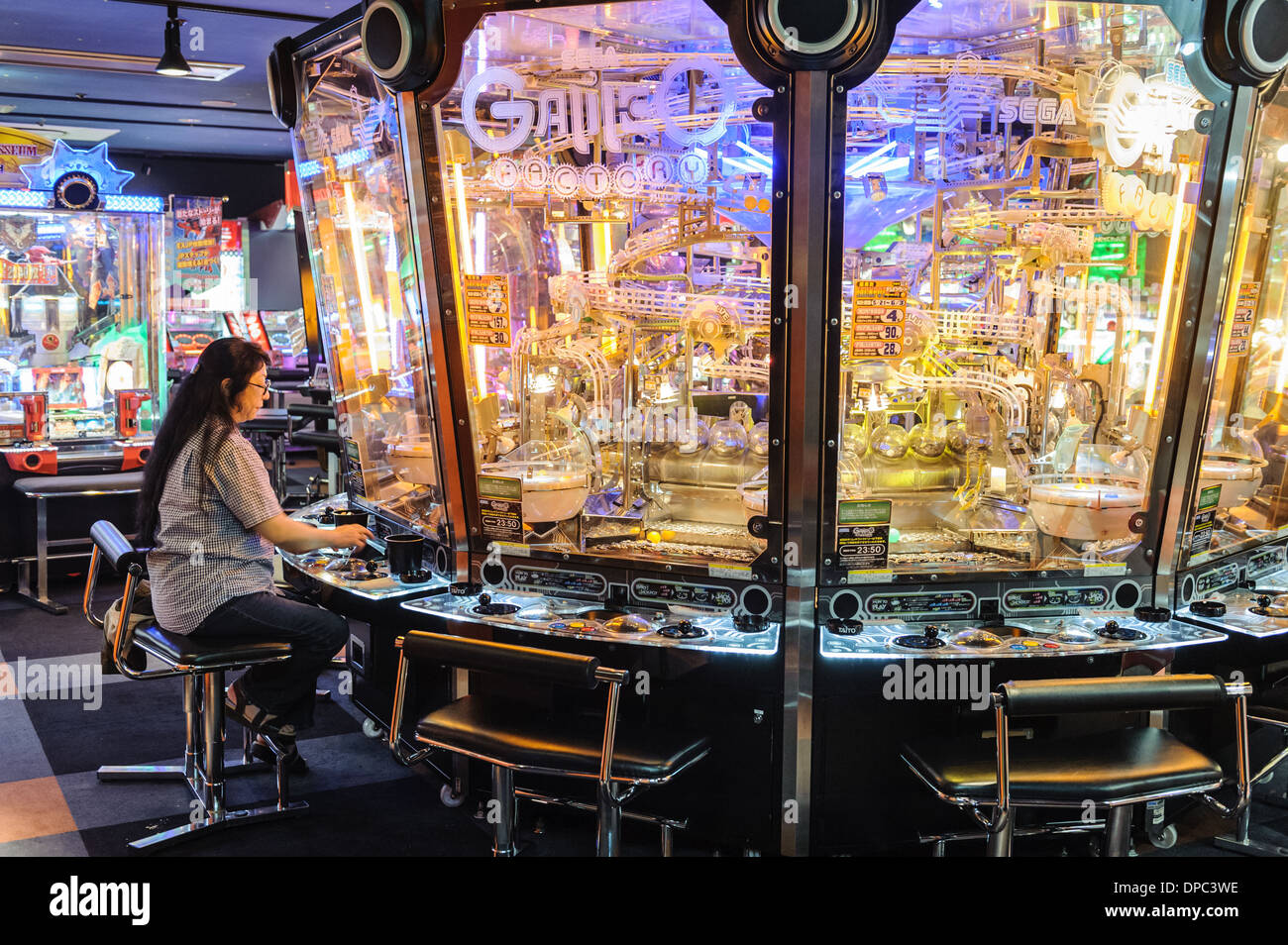 Woman gambling machine hi-res stock photography and images - Alamy