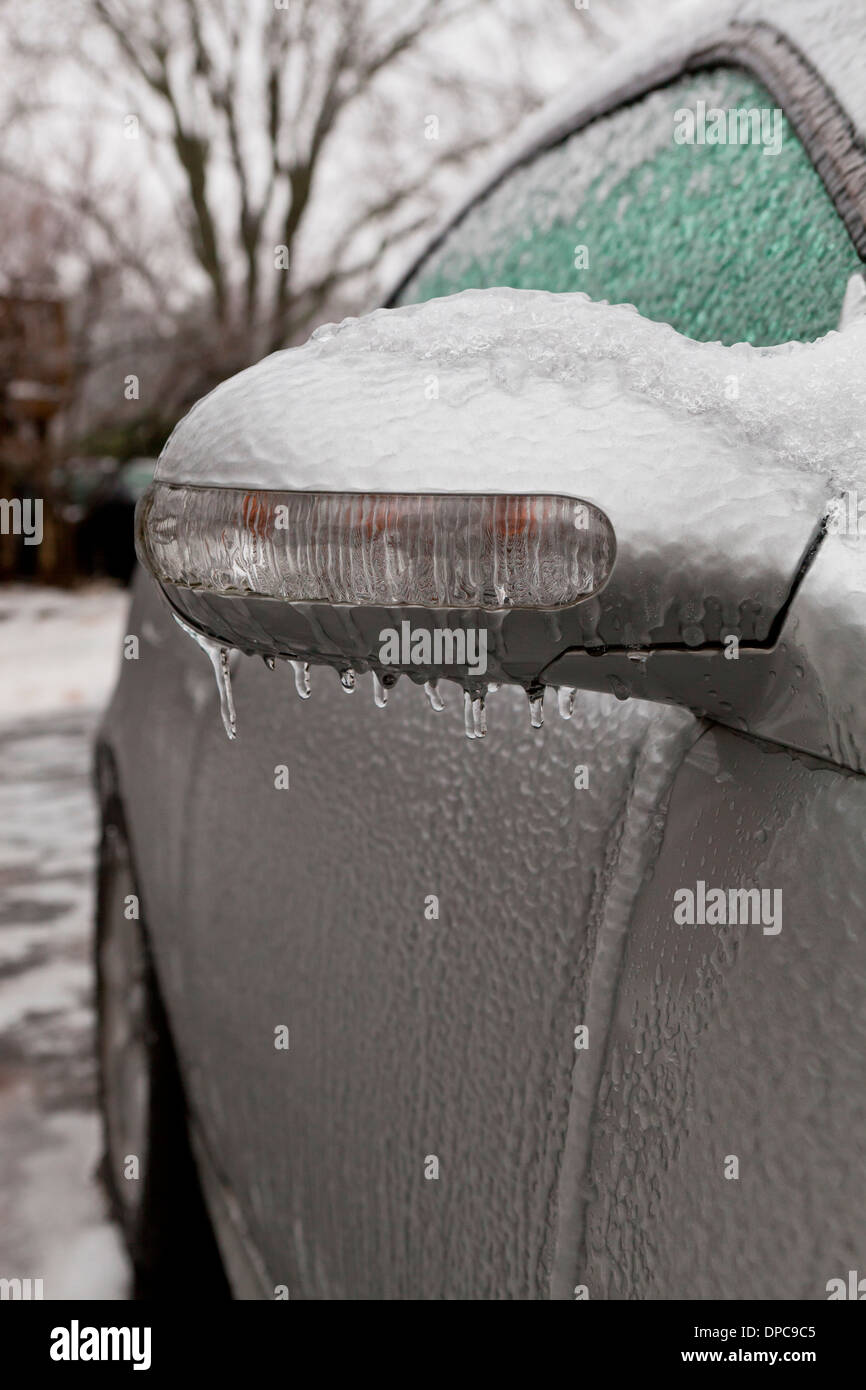 Frozen car hi-res stock photography and images - Alamy