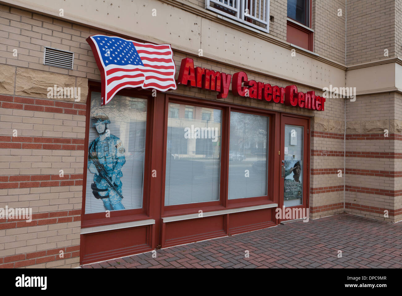Recruiting center hi-res stock photography and images - Alamy