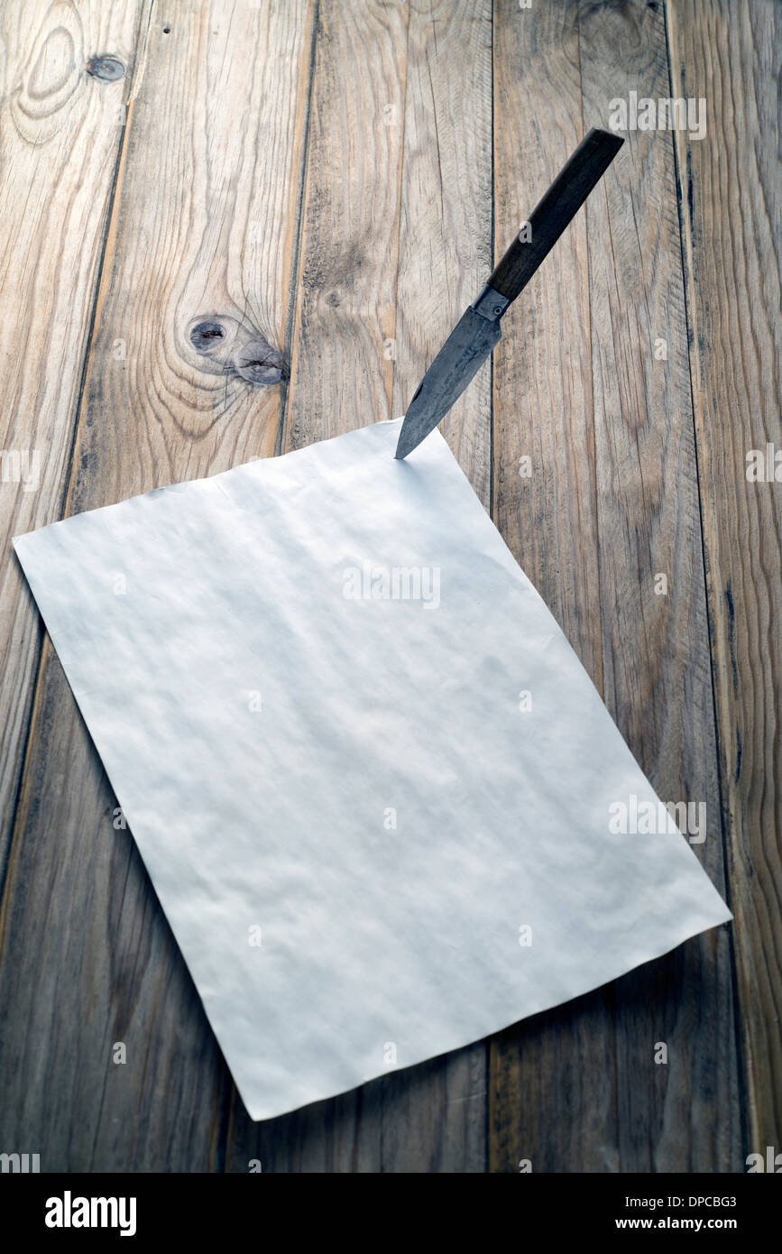 Letter paper knife hi-res stock photography and images - Alamy
