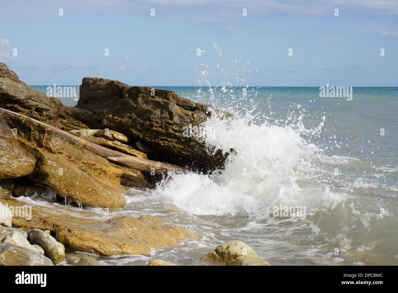 Seashore waves splash hi-res stock photography and images - Alamy