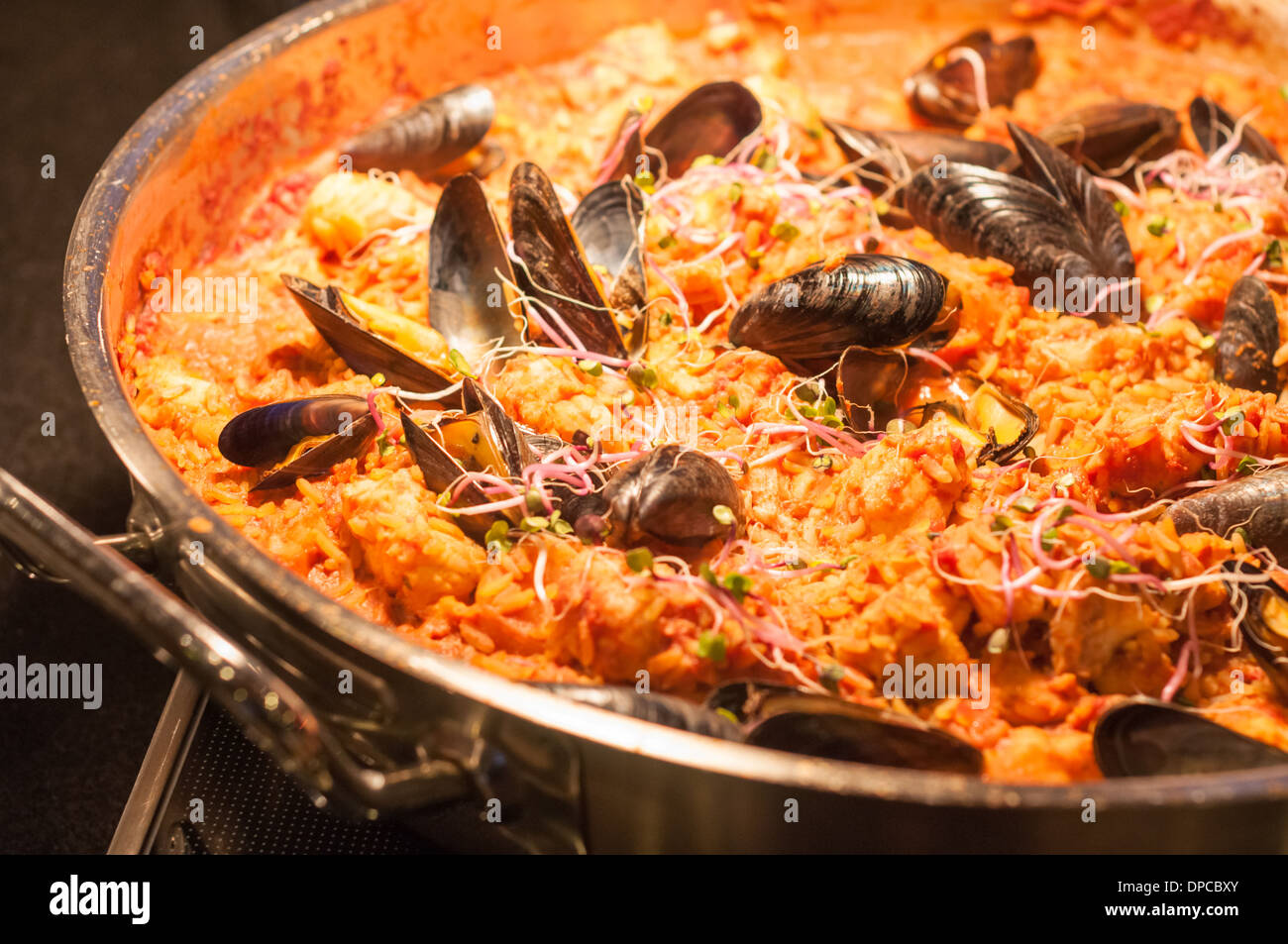 Paella de marisco hi-res stock photography and images - Alamy