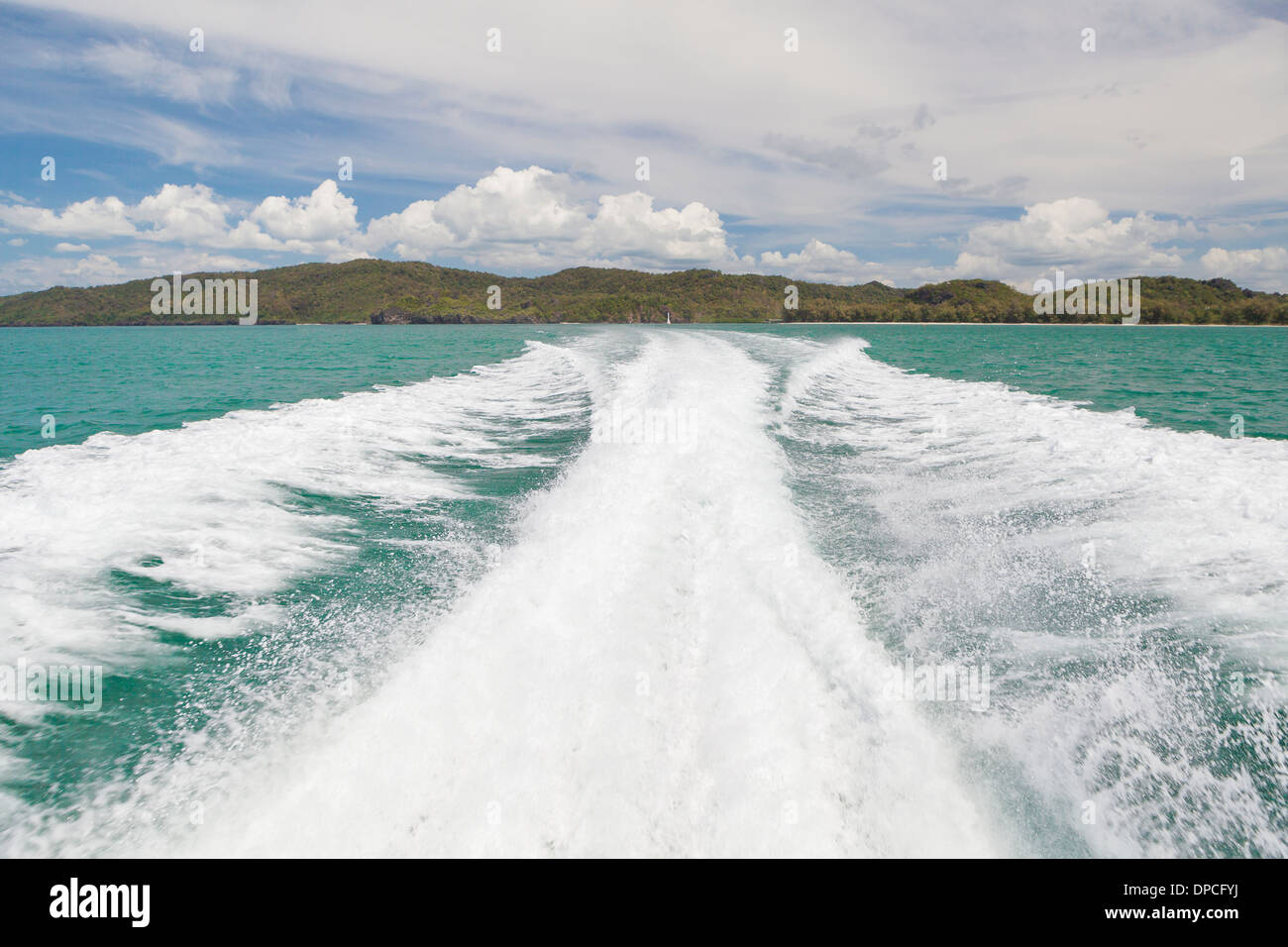Water boat wake hi-res stock photography and images - Alamy