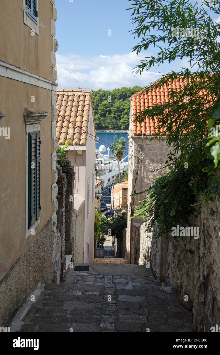 An alley in Croatia Stock Photo - Alamy