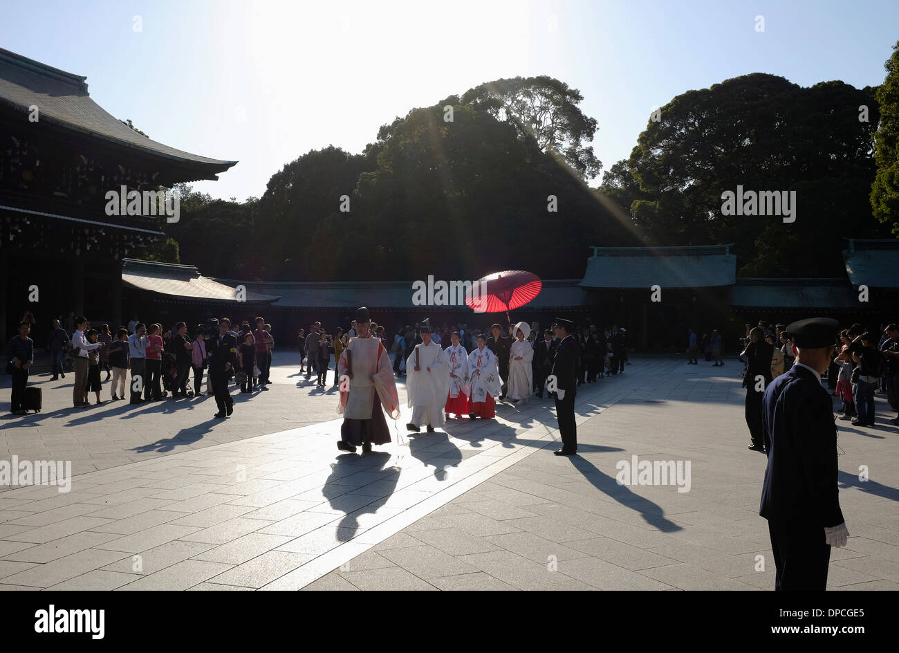 Shinto marriage hi-res stock photography and images - Alamy