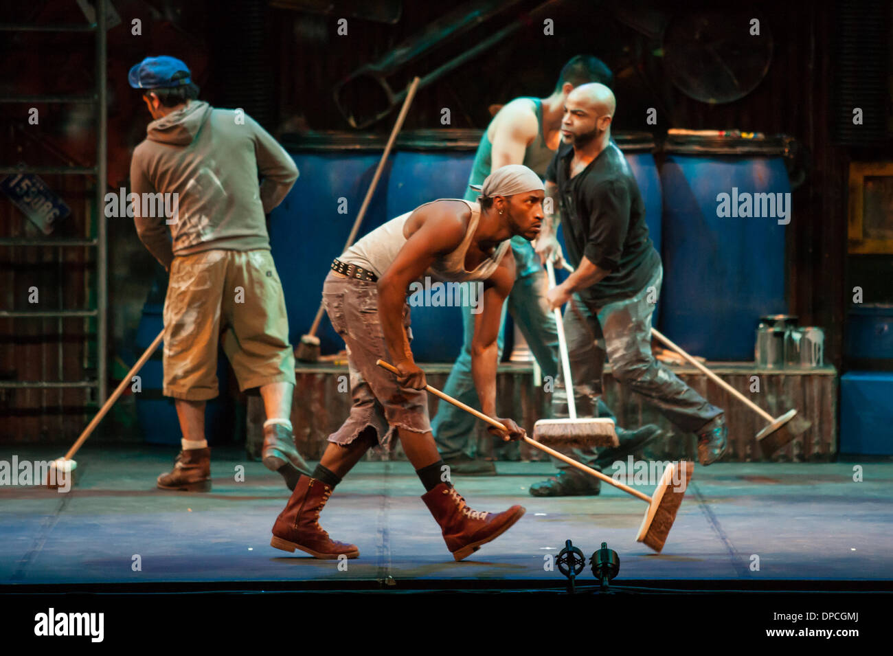 The cast of stomp hi-res stock photography and images - Alamy