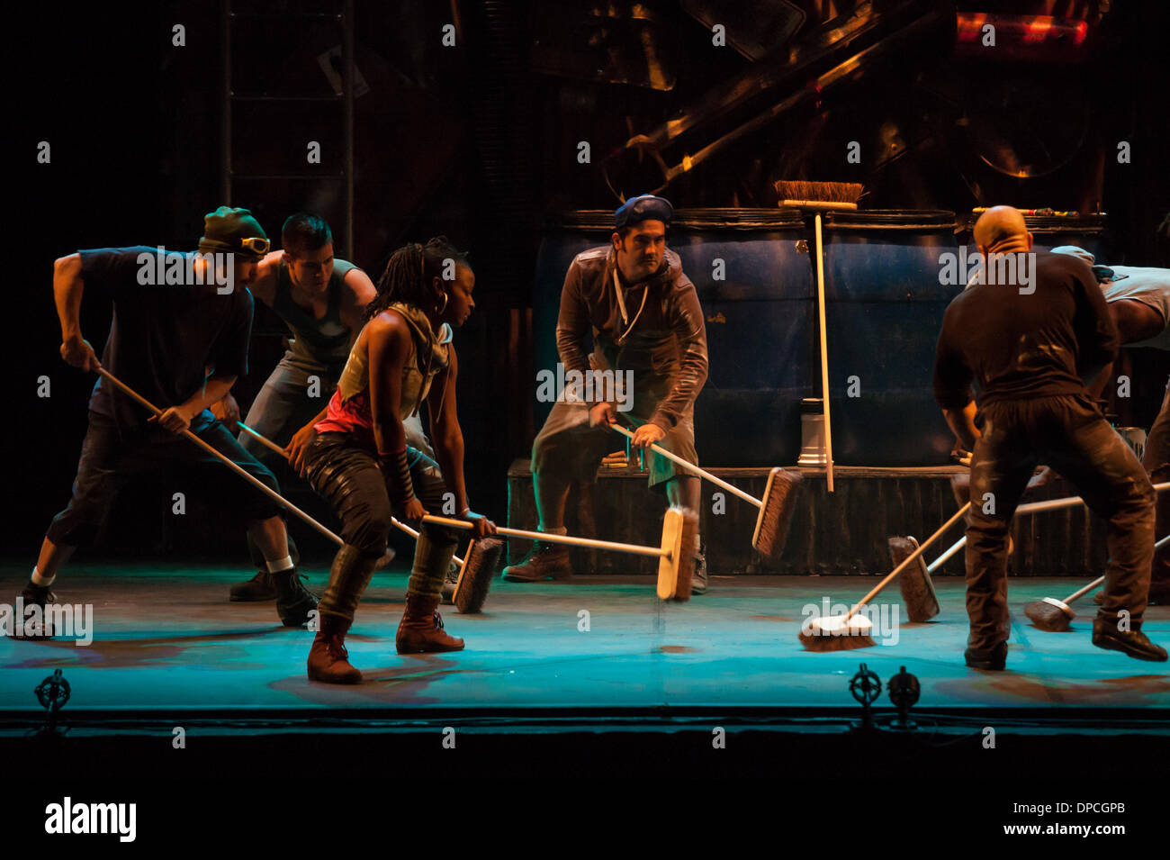 Stomp musical performance hi-res stock photography and images - Alamy