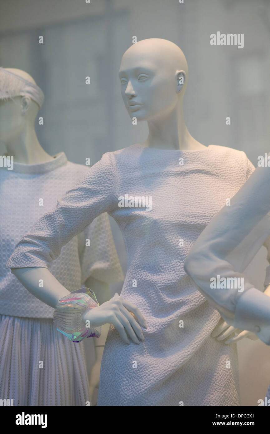 Shop window Display mannequin Stock Photo - Alamy