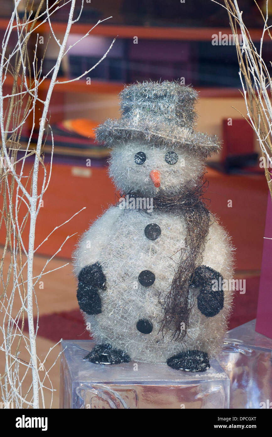 Christmas window display children hi-res stock photography and images ...
