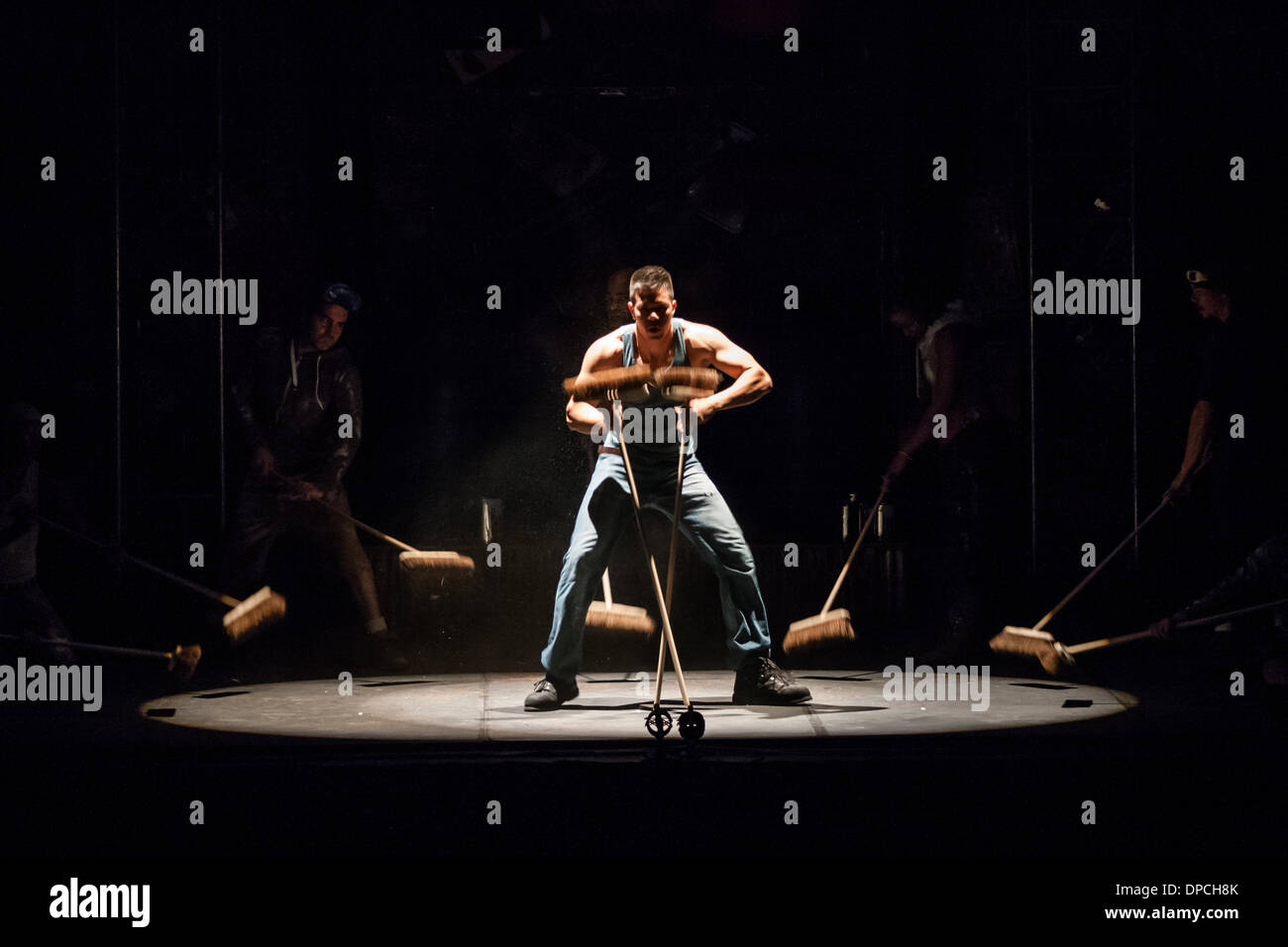 Stomp musical performance hi-res stock photography and images - Alamy