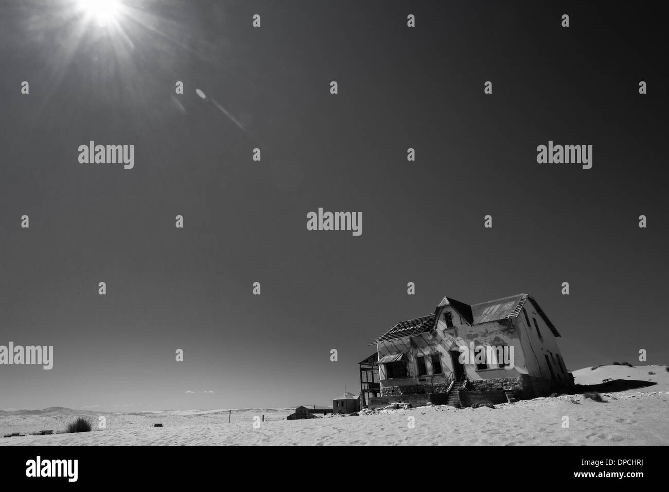 Abandoned falling down hi-res stock photography and images - Alamy