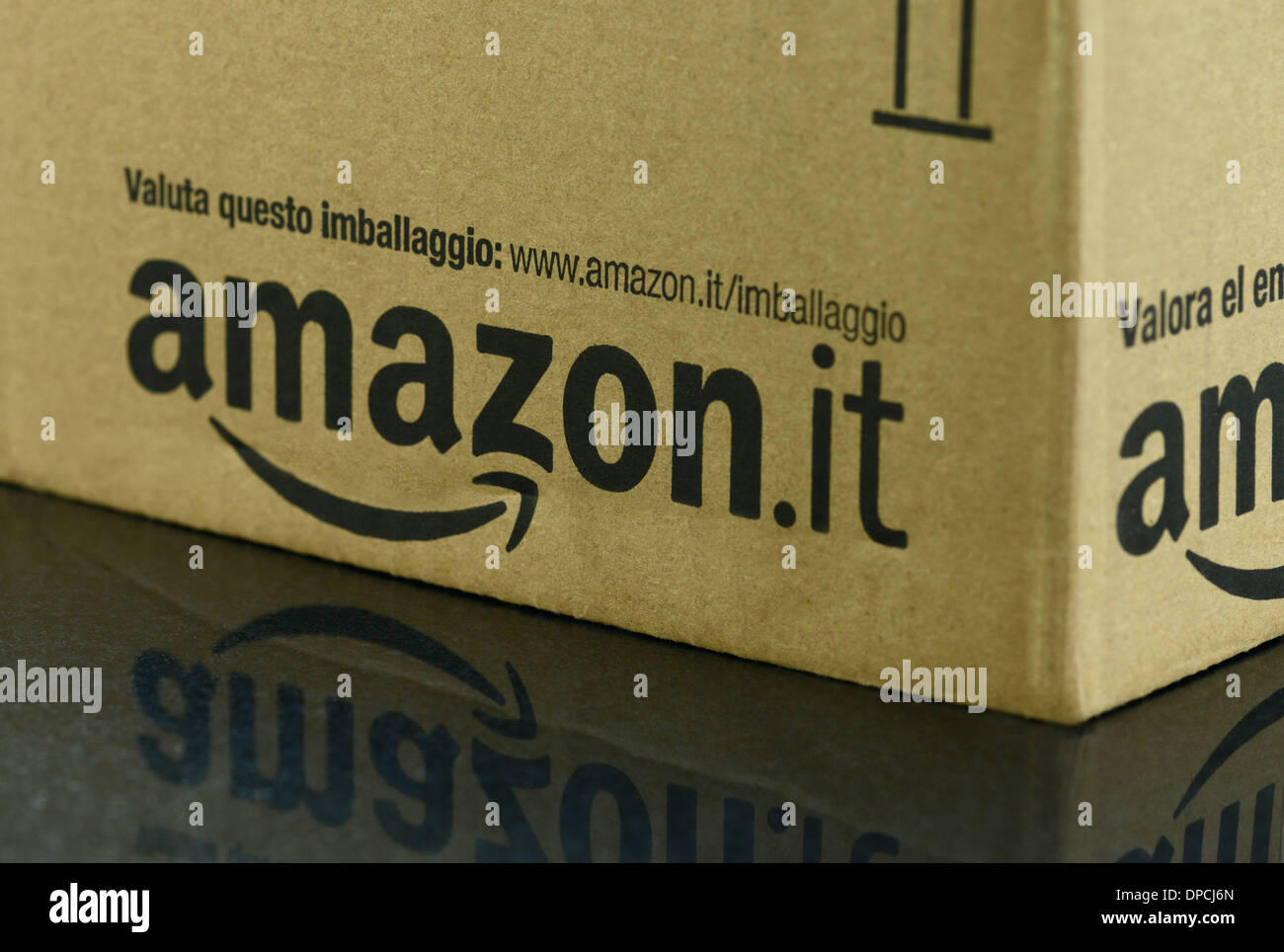 Amazon Parcel Box High Resolution Stock Photography and Images - Alamy