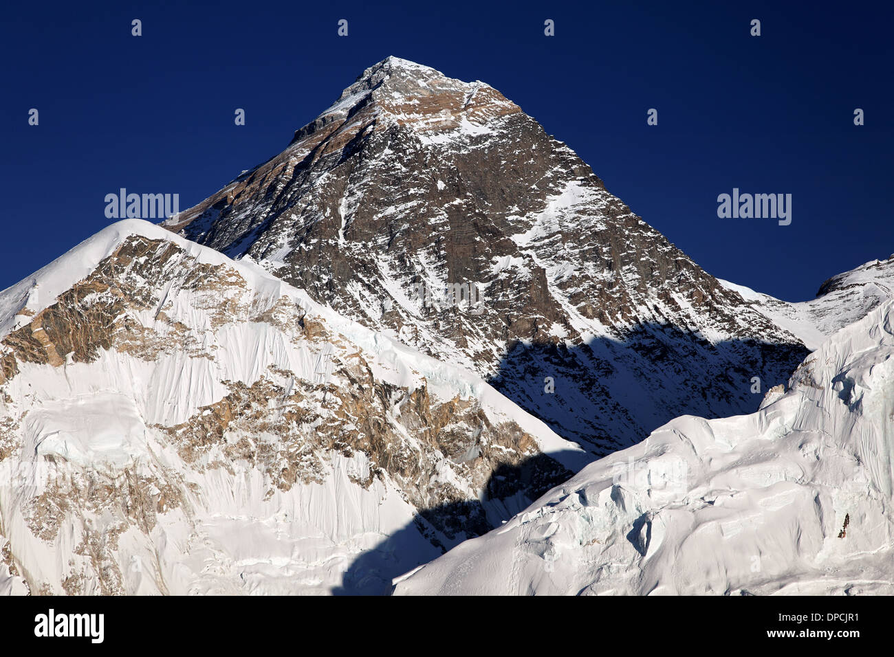 The summit pyramid of Mount Everest, in the Nepal Himalaya Stock Photo ...