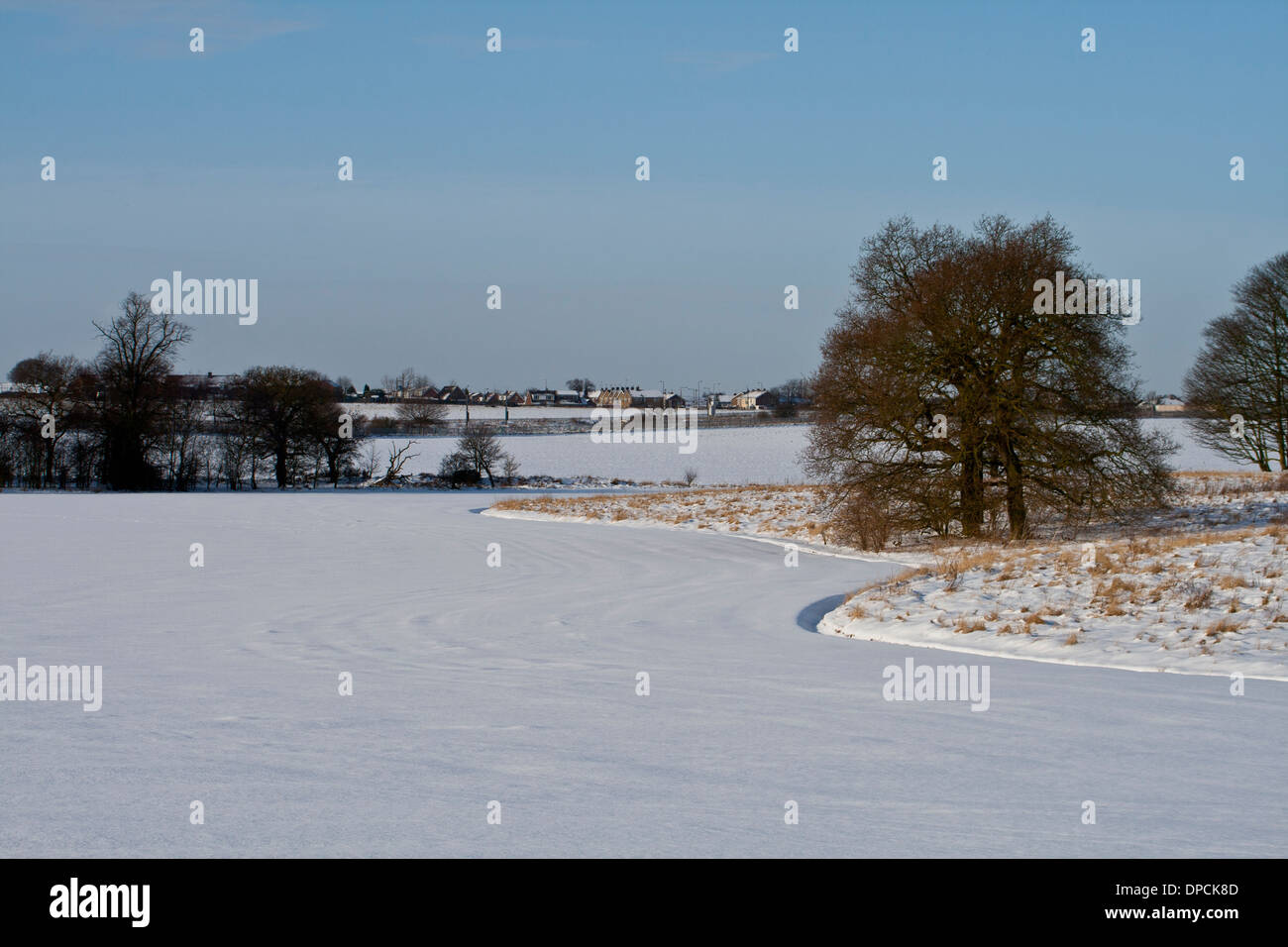 Snow covered fields hi-res stock photography and images - Alamy