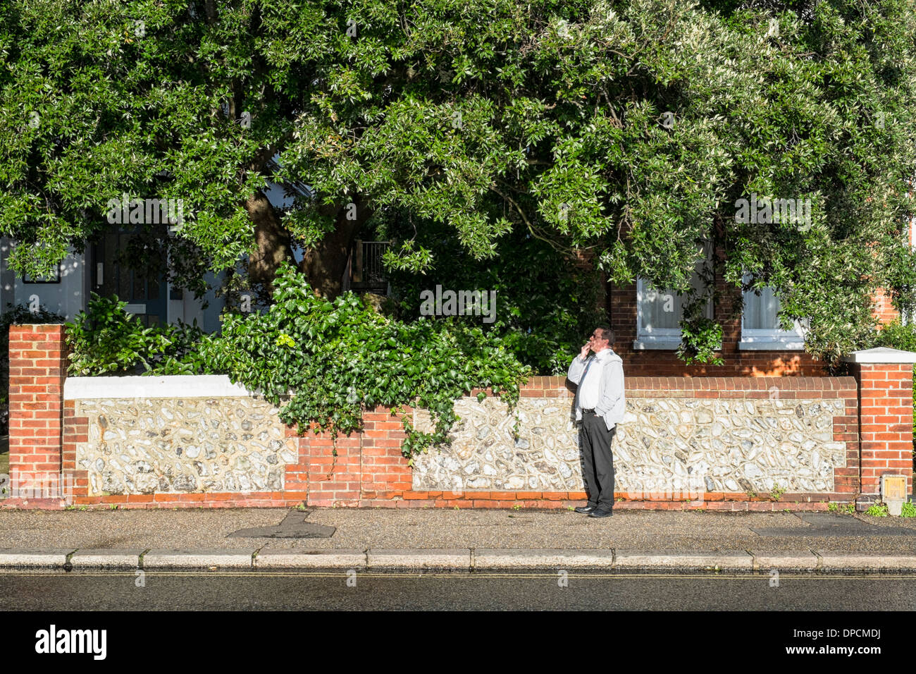 Smoking on the street hi-res stock photography and images - Alamy