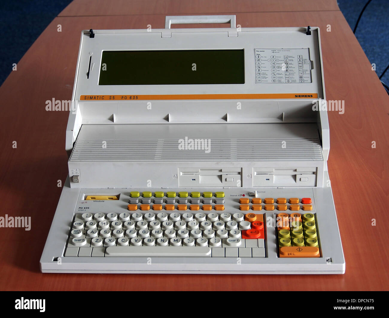 The Siemens Simatic S5 PG 635 is an industrial programming device used ...
