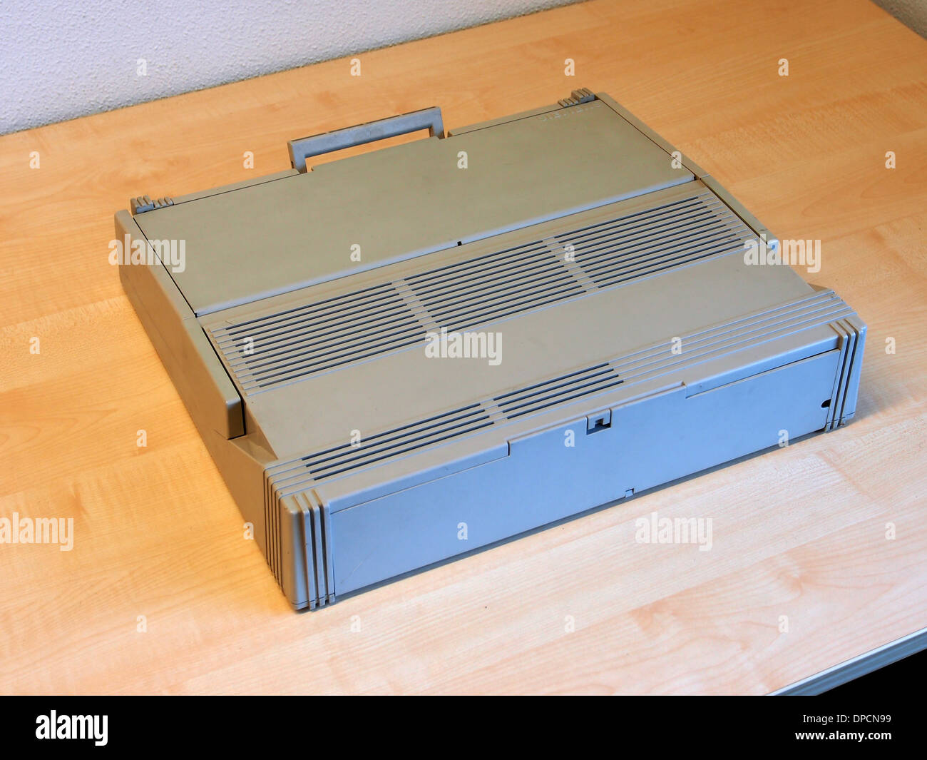 The Siemens Simatic S5 PG 635 is a programmable logic controller (PLC ...