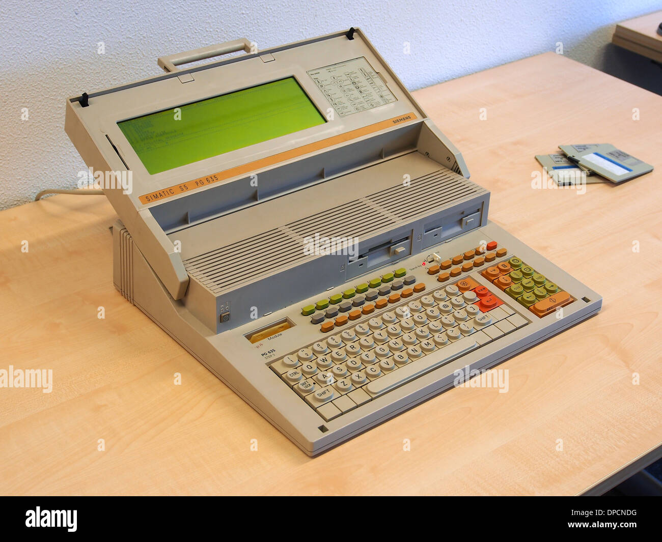 The Siemens Simatic S5 PG 635 4 is a portable programmer used for ...