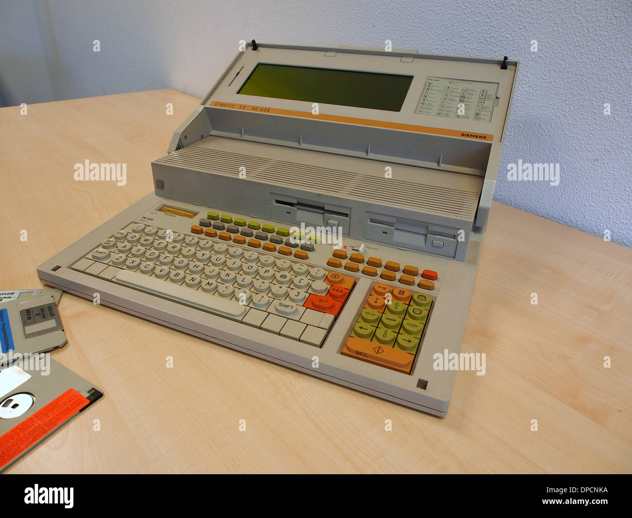 The Siemens Simatic S5 PG 635 9 is a model of programmable logic ...
