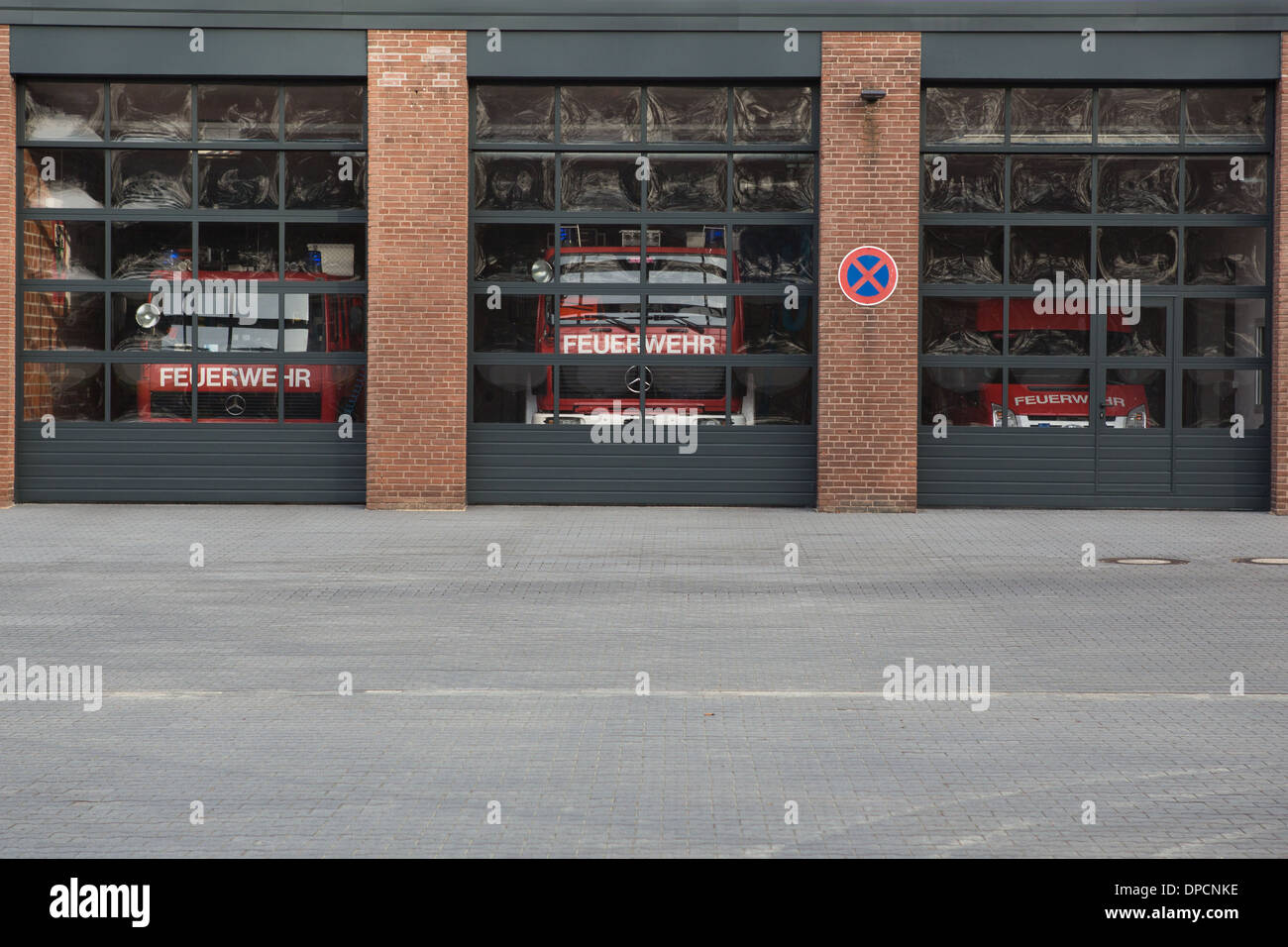 Engines fire station hi-res stock photography and images - Alamy