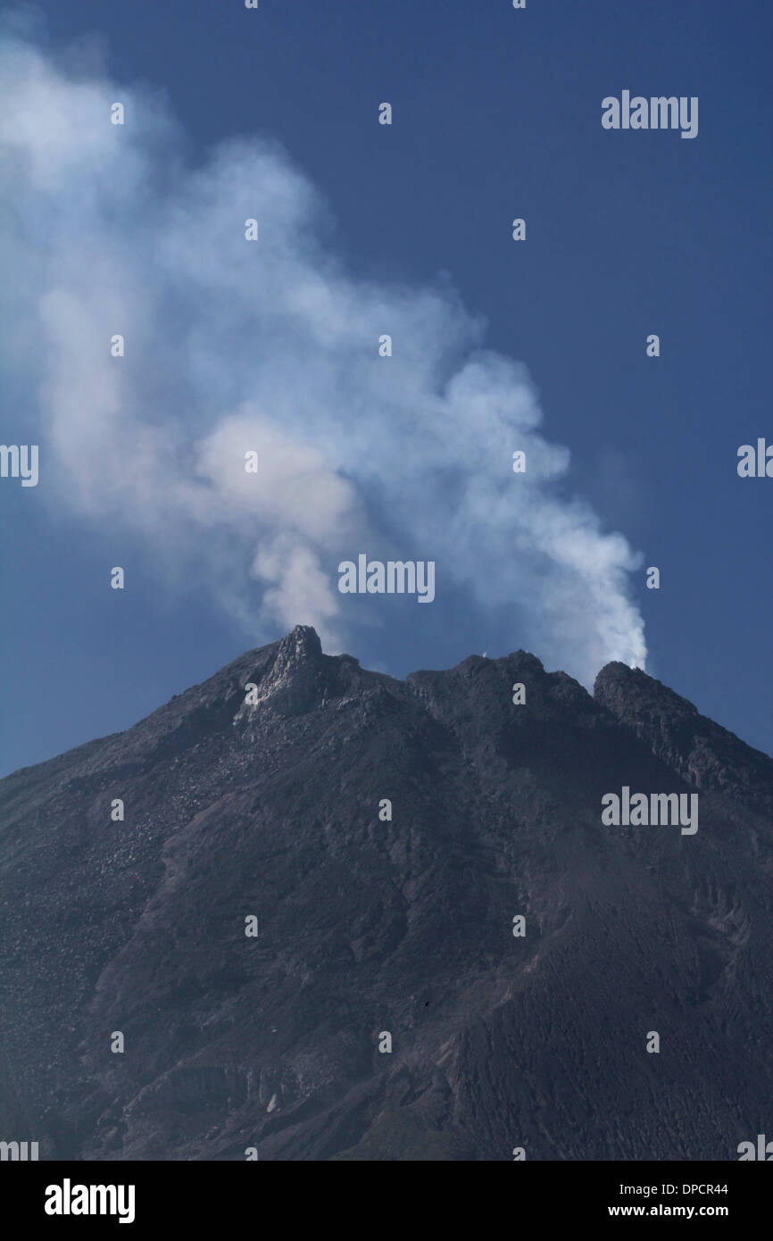 Mt Merapi smoking summit Indonesia volcano Stock Photo - Alamy