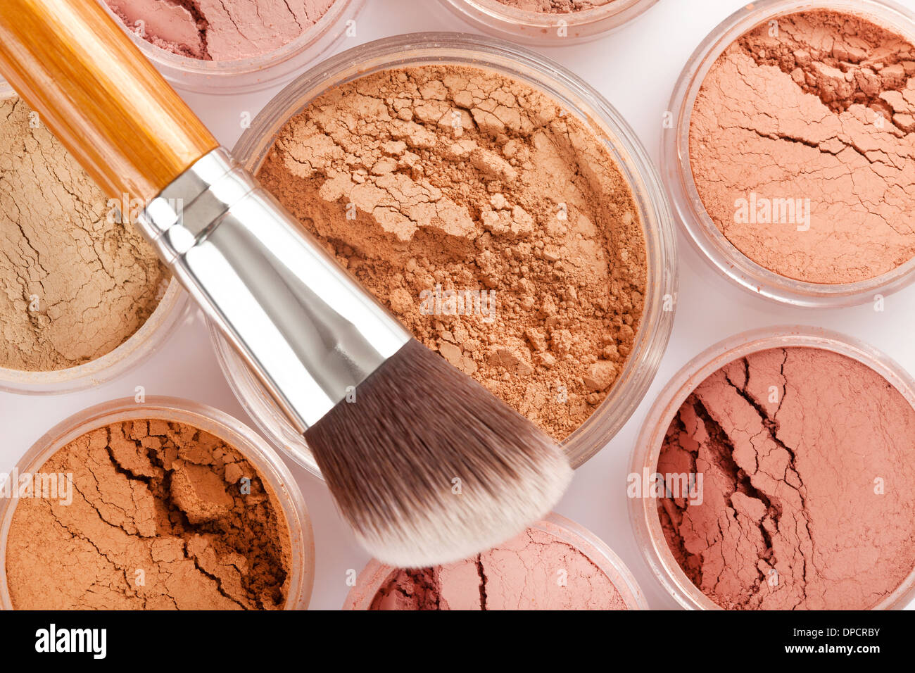 Brown face powder hi-res stock photography and images - Alamy