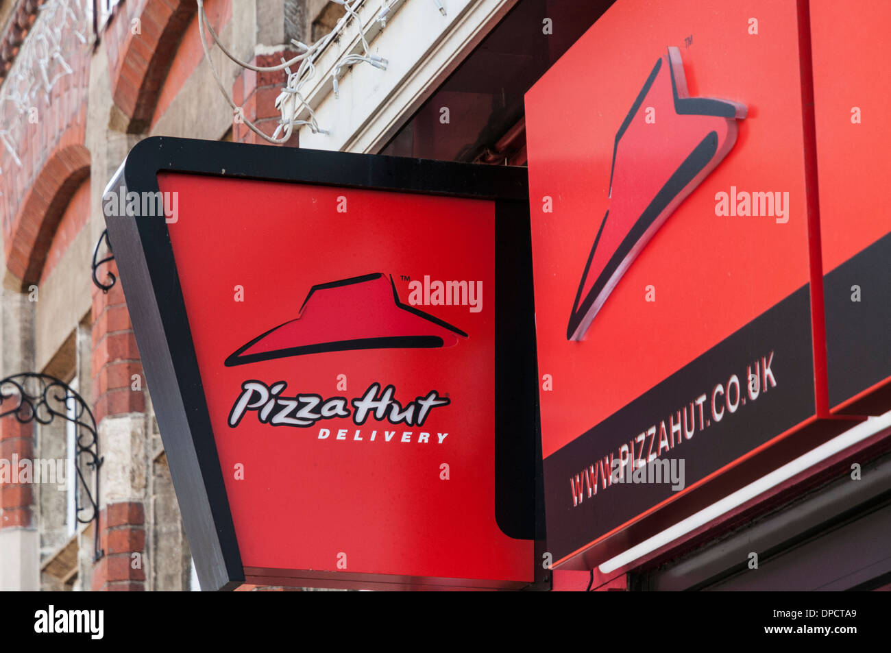 Pizza Hut shop front signage Stock Photo - Alamy