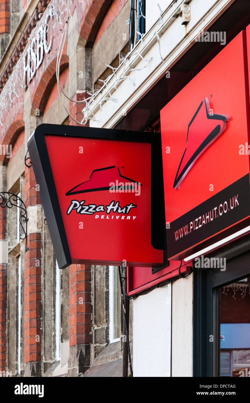 Pizza Hut shop front signage Stock Photo - Alamy