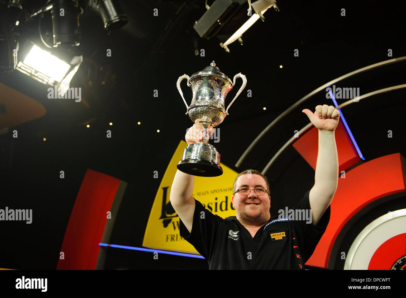 Darts world championship trophy hi-res stock photography and images - Alamy